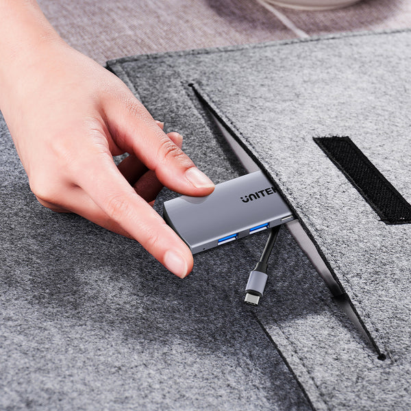 uHUB Q4 4-in-1 10Gbps USB-C Hub with 2 USB-A & 2 USB-C Ports | UNITEK