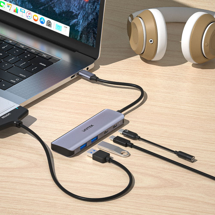 uHUB Q4 Next 4-in-1 USB-C Hub | UNITEK
